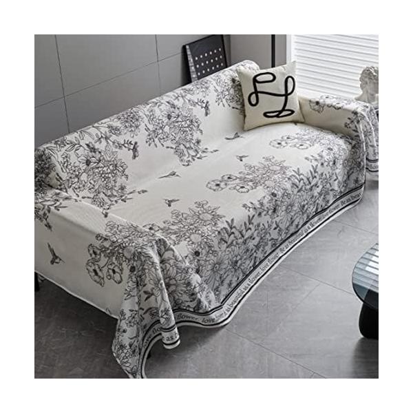 北欧風の縞模様が特徴的な、ソファーやベッドなどに使えるマルチカバーです。ポリエステル製で水洗いが可能です。長方形でサイズは幅180cm、長さ180cmから420cmまで複数展開されています。ソファーカバー、ベッドカバー、テーブルクロスなど多...