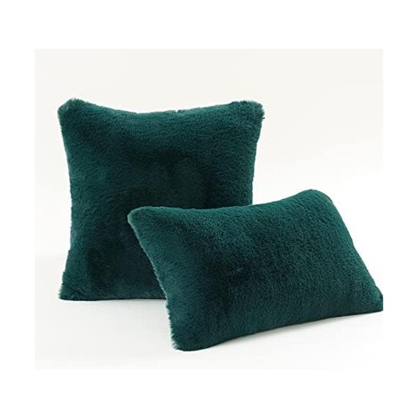 北欧風デザインのフェイクファーとベルベット素材のクッションカバーです。ポリエステル製のフェイクファーとベルベットを使用し、柔らかな触り心地が特徴です。側面にファスナーが付いており、中身の交換が可能です。サイズは約30cm×50cmです。ソフ...
