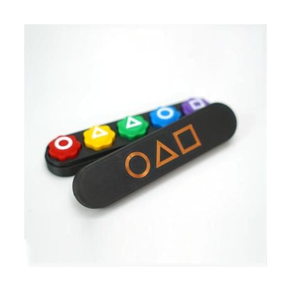 伝統的な韓国のゴングギゲームを現代風にアレンジしたセットです。手と目の協調性や集中力を楽しくトレーニングできます。ポータブルなサイズで、自宅やアウトドアなど様々なシーンで遊べます。ソロ練習から複数人での競技まで対応可能です。素材はプラスチッ...