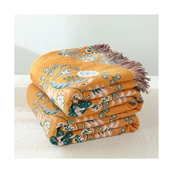 北欧風デザインのマルチカバーです。ソファーカバーやブランケットとして幅広くお使いいただけます。イエローカラーで、フリンジ付きのデザインです。両面使えるため、インテリアの雰囲気を変えられます。素材は綿で、家庭での水洗いが可能です。2人掛け用と...