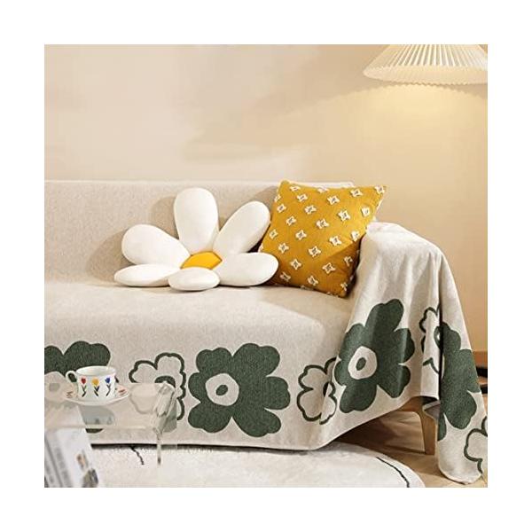 北欧風のデザインで、ソファやベッドなど様々な用途に使えるマルチカバーです。サイズは約180cm×130cmの長方形で、無地です。水洗いが可能です。素材はシェニールを使用しています。防塵・防汚れ効果があります。サイズは手作業のため誤差が生じる...