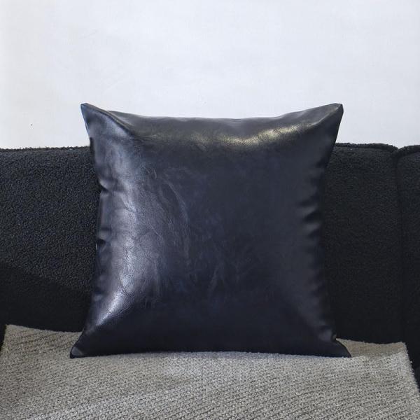 北欧風の無地デザインで、リビングや車内など様々なシーンに合うクッションカバーです。防水加工が施されたPUレザー素材で、汚れに強く耐久性があります。サイズは幅45cm×高さ45cmです。クッションカバーのみの販売で、中身のクッションは含まれま...