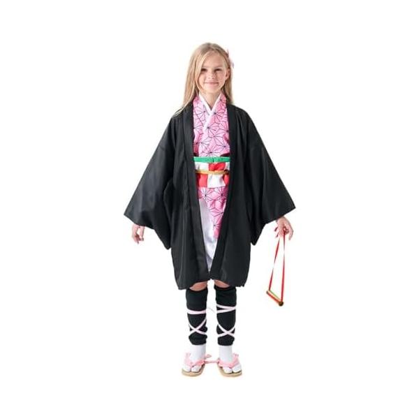 漫画劇場版「鬼滅の刃」の竈門禰豆子を再現できるコスプレ衣装セットです。羽織、着物、ベルト、紐、足カバー、竹筒、髪飾りの7点が揃っています。素材はポリエステルと綿です。学園祭やハロウィン、イベントなどでご利用いただけます。サイズは手作業のため...