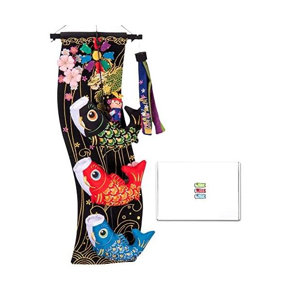 ちりめん素材を使用した室内用の鯉のぼりです。手づくりの風合いがあり、和モダンな空間を演出します。素材はレーヨンちりめんです。サイズは幅約15cm、高さ約52cmです。吊るすだけで簡単に飾れます。サイズは手作業のため誤差が生じる場合があります...