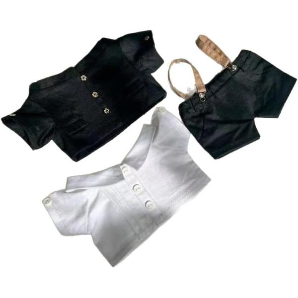 20cmサイズのぬいぐるみ用の制服風コーデ5点セットです。黒を基調とした機能系デザインで、スタイリッシュな印象を演出します。ジャケット、白シャツ、サスペンダー付きパンツ、帽子の5点がセットになっています。帽子にはゴールド装飾が施されています...