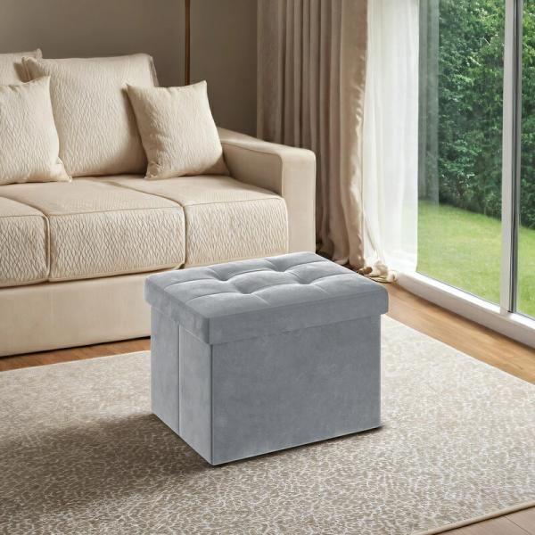 収納機能を備えた折りたたみ式のオットマンベンチです。フタ付きの収納ボックスで小物を収納できます。耐荷重は300kgです。折りたたむと省スペースで持ち運びに便利です。素材はポリエステルとスチールフレームです。サイズは手作業のため誤差が生じる場...