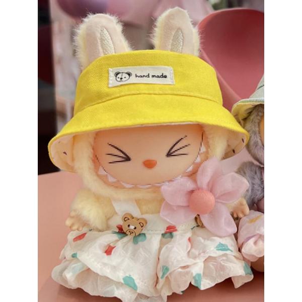 POPMARTの人気キャラクターLABUBU（ラブブ）の17cmサイズぬいぐるみ用の手作り着せ替え服です。デニム調のオーバーオールと帽子のセットで、お人形のおしゃれをお楽しみいただけます。仕様・特徴：17cmサイズのぬいぐるみ用（本体含まず...