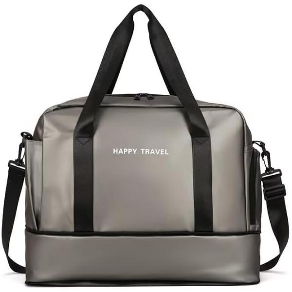 バスケットボールやサッカー用品の収納に適した大容量リュックです。防撥水加工のオックスフォードクロス素材を使用し、軽量で丈夫です。32Lの容量に11cmの拡張機能があり、荷物量に合わせて調整できます。メインポケット、内ポケット、背後ポケットな...