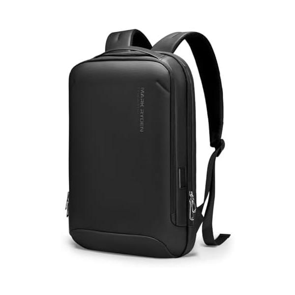 MARK RYDENの薄型セミハードバックパックです。防水加工を施し、15.6インチPC収納に対応しています。軽量設計で、表面はセミハード構造です。USB充電ポート、交通カードポケット、盗難防止ポケットを備えています。素材はナイロンとポリエ...