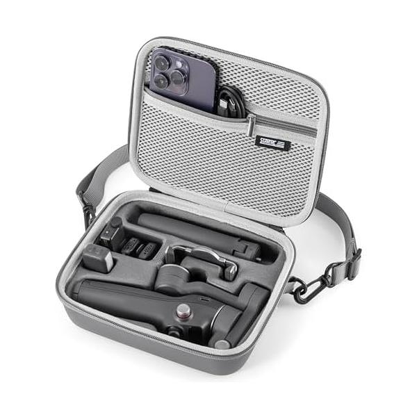DJI Osmo Mobile 7P/7/8専用のレザーシェル製保護・収納ケースです。専用サイズでジンバルにフィットします。外側はレザーシェル、内側は二層リクラ生地の二重構造で衝撃から保護。内側にメッシュポケットを備え、ケーブル等の小物整理...