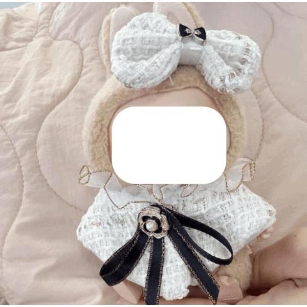 ラブブ専用のツイード風ケープ衣装です。黒リボンが上品なアクセントを加えます。素材はポリエステルツイード生地とサテンリボンです。サイズは幅約15cm×高さ約12cmで、着脱が簡単です。一つひとつ手作りしているため、個体差が生じる場合があります...
