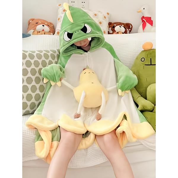 秋冬に適したフード付きの恐竜柄パジャマローブです。カジュアルなデザインでリラックスしやすいスリープウェアです。素材はポリエステルで通気性があります。フードが首元をカバーします。洗濯機で洗えます。サイズは手作業のため誤差が生じる場合があります...