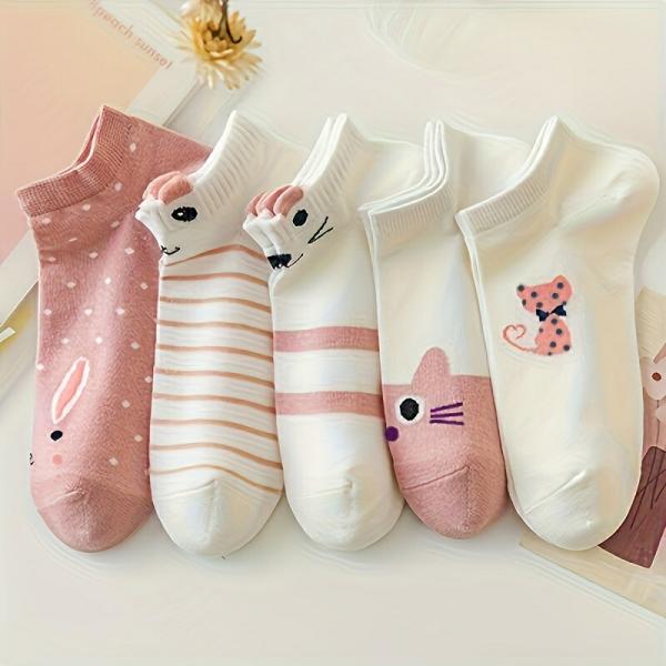 猫のプリントがかわいい、通気性の良いアンクルソックス5足セットです。綿混紡素材で柔らかく、フリーサイズ(22~26cm)です。デザインはパステルピンク、ホワイト、ベージュ、ハート柄、ストライプ柄があります。サイズは手作業のため誤差が生じる場...