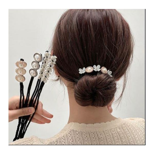 お団子ヘアなどに使える、パール風デザインのヘアアレンジ用バンドです。全長約30.5cm、ビーズ部分10cm、重さ約30gです。生地とイミテーションパールを使用しています。パーティーや結婚式、日常使いに適しています。優れた弾力性で髪をまとめま...