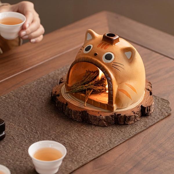 セラミックと木製ベースを組み合わせた猫の形のアロマディフューザーです。ミニマリストなデザインで、リラックスや瞑想の空間作りに適しています。温度焼成セラミックと木製で作られています。リビングやベッドルームなど様々なシーンで使用可能です。サイズ...