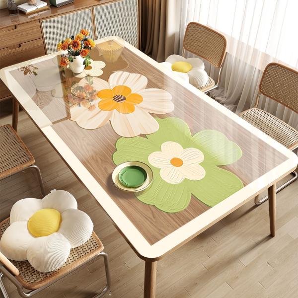 透明なPVC素材のテーブルマットです。防水・耐油・耐熱性に優れ、テーブルを傷や汚れから保護します。厚さは2mmです。お好みのサイズにオーダーカットが可能です。素材はPVC(ポリ塩化ビニール)を使用しています。サイズオーダーをご希望の場合は、...