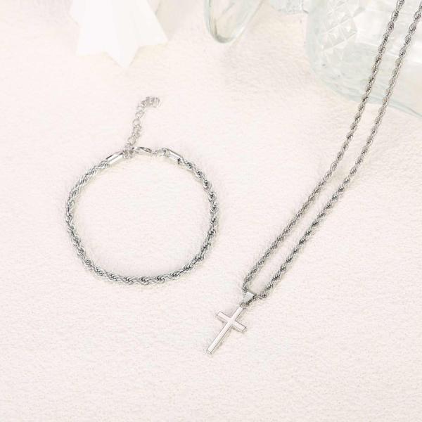 ネックレスとブレスレットのペアセットです。ツイストチェーンと十字架ペンダントが特徴のカジュアルなデザインです。素材は合金、カラーはシルバーです。ブレスレットは23.5cm、ネックレスは50cmです。電解メッキ処理を施しています。商品の色は、...
