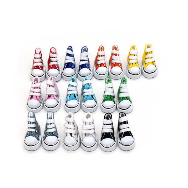 POPMARTのLABUBU（ラブブ）15cm・17cmサイズ専用のハンドメイドぬいぐるみ服セットです。Exciting Macaronシリーズの世界観をモチーフにしたキャンバスシューズスタイルの衣装です。素材はポリエステルです。10色から...