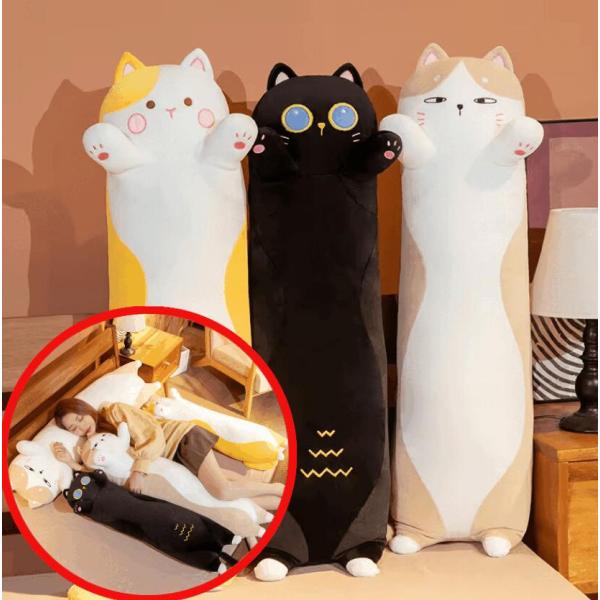 猫の形をしたロングクッションです。ポリエステル綿入りでふわふわとした肌触りが特徴で、足を上げて寝る際のサポートや、抱き枕としてお使いいただけます。ベッドやソファに置いて、インテリアとしても楽しめます。素材はPP綿です。商品到着時に破損や不具...