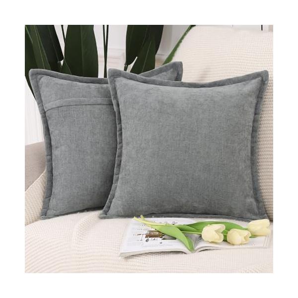 シェニール製のベルベット調クッションカバー2枚セットです。柔らかく高級感があり、ソファや寝室のインテリアを装飾します。素材はシェニールでベルベット調加工が施されています。サイズは幅60cm×長さ60cmです。柔らかく心地よい触り心地で、耐久...