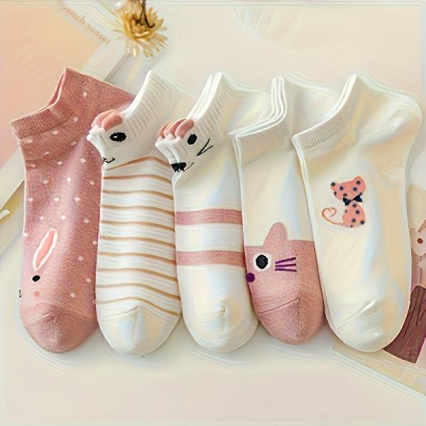 猫のイラストが可愛いレディース向けソックスとストッキングの10足セットです。日常使いに適した通年対応のアイテムです。素材は綿とポリエステルを使用し、肌触りが良く耐久性があります。M~Lサイズで、カジュアルやオフィスなど幅広いシーンでご利用い...