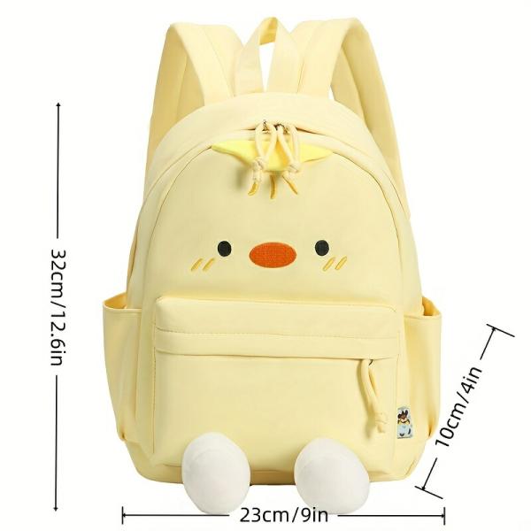 パステルブルーとかわいいキャラクターデザインのバックパックです。軽量で洗える耐久素材を使用し、通学や日常使い、お出かけに適しています。素材はポリエステルで耐水・耐久加工を施しています。サイズは幅28cm×高さ35cm×奥行12cmです。調節...