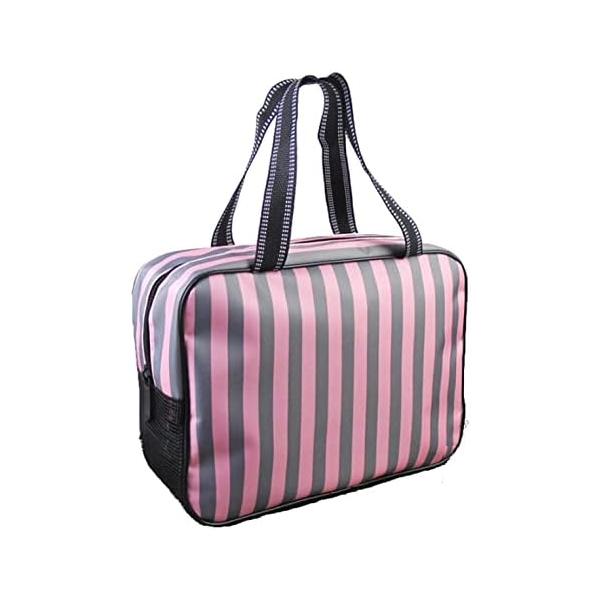 プールや温泉、ジムでの利用に適したメッシュ素材の大容量バッグです。マチ10cmの広い収納でシャンプーボトルやタオルなどをたっぷり収められます。天面はチャック式で中身の飛び出しを防止し、底メッシュで水切りが可能です。素材はメッシュで防水加工を...