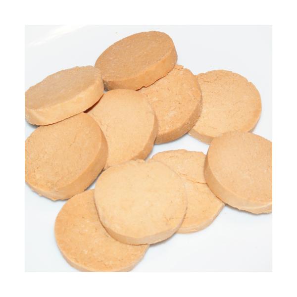 当店に2種類ある常設商品のおからクッキーのうち、豆乳を混ぜ込みコリコリとした堅焼きの食感に仕上げたクッキーです。小麦粉は一切使用しておりません。1袋全てプレーン味が封入されています。【内容量 】900g(2枚ごとの個包装です) 【原材料】お...