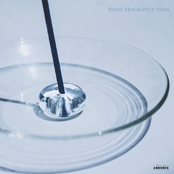 ブランドAO（アオ）商品名HOME FRAGRANCE TOOL概要吹きガラス香皿とハンドメイドビーズ香立てのセット。吹きガラスの香皿と香立てはどんなインテリアにも合うシンプルなデザインであなたとお香をつなぎます。※ハンドメイドのため、サイ...