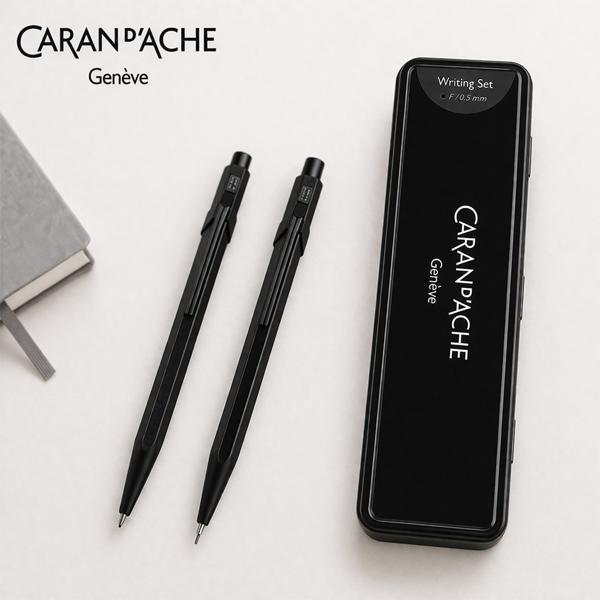 【ブランド名】カランダッシュ【シリーズ名】ブラックエディション【商品番号】NF8490-496【種類】ノック式ボールペン　【カラー】ブラック【仕様】・ノック式素材ボディ：アルミニウムボディ・クリップ・ノックボタンブラック仕上げ初期装填ボール...