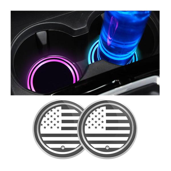 商品名: Osilly LEDカーカップホルダーライト 2個入り アメリカ国旗 愛国的 7色変化 USB充電発光 オートコースター ライトアップインサートボトルマット、車内雰囲気ランプ、ユニバーサルフィット(フラグ) Osilly 2PCS...