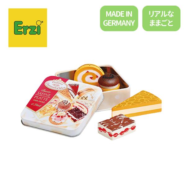 おしゃれでかわいい、ヨーロッパの木のままごと。ドイツの製菓会社Coppenrath &amp; Wiese(コッペンラートヴィーゼ)の冷凍ケーキがモチーフ。パッケージまでリアルに再現されています。セット内容：ケーキ(三角、四角、丸大、丸小)...