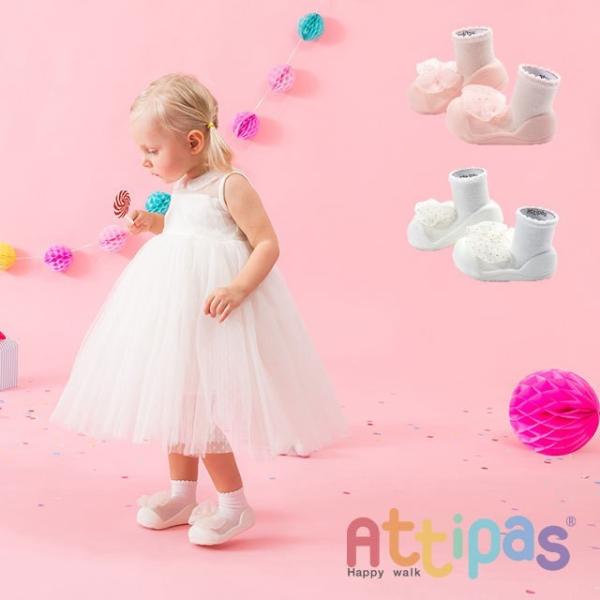 生体力学のテストを通過し誕生したこのユニークなベビーシューズは、赤ちゃんの初めての一歩からしばらくの間を人間工学的にサポートします。サイズは2種類、カラーは2種類からお選びいただけます。対象年齢：11.5cm・8〜11ヶ月。12.5cm・1...