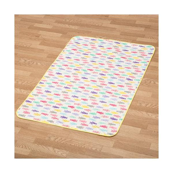 ○お食事タイムに大活躍の滑り止め加工を施した食べこぼしマット♪〇屋内用のレジャーシートとしてもご使用出来ます。また、ご使用後の収納に便利な収納袋も付いています。○日本製です。〇お子様のお食事タイムや、おやつタイムの時の食べこぼし、汁物の染み...