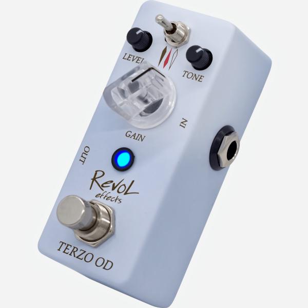 EOD-03は、3種類のドライブモードが選択できるオーバードライブペダルです。それぞれのモードは歪みレベルに加えて出力レベルも異なり、使用しているアンプやギター、ペダルに合わせてキャラクターを変更できるようになっています。まるで3台のオーバ...