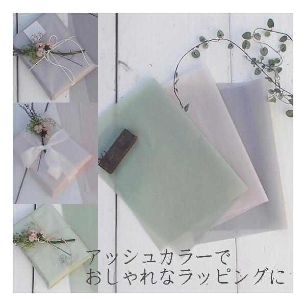 こちらの商品は送料無料、メール便での発送となります。一枚ずつにしますと、オシャレなアッシュカラーで落ち着いたアンティークな雰囲気の薄葉紙です。個性的なラッピングが楽しめます。Ａ4サイズ100枚入。折り目がつかないように配慮し発送いたします。...