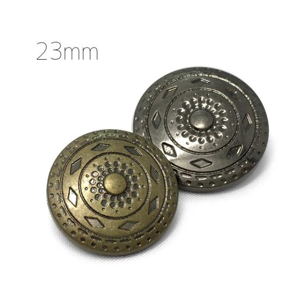 【発売日：2017年11月22日】コンチョ風の模様のメタルボタンです。15mm〜25mmまでの豊富なサイズ展開です。ABS素材なので、軽量でお洋服のシルエットを美しく保ちます。※こちらの商品は生産中止のため、在庫が無くなり次第、販売終了とさ...
