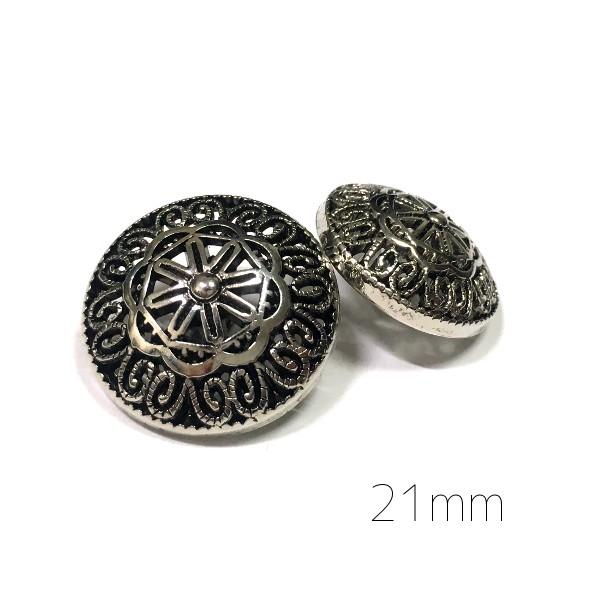 【発売日：2017年03月22日】透かし模様が素敵な、アンティーク調のメタルボタンです。墨入り加工を施しています。お洋服や、アクセサリー・服飾小物の装飾としてもおすすめです。ABSなのでとても軽量です。▼商品詳細▼【サイズ】直径21mm　※...