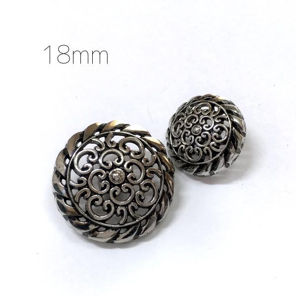 【発売日：2017年03月24日】透かし模様が素敵な、アンティーク調のメタルボタンです。墨入り加工を施しています。お洋服や、アクセサリー・服飾小物の装飾としてもおすすめです。ABSなのでとても軽量です。▼商品詳細▼【サイズ】直径18mm　※...