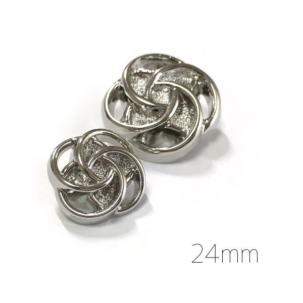 【発売日：2017年03月28日】お花のようなモチーフのメタルボタン。ABSなのでとても軽量です。S（シルバー）1色展開です。▼商品詳細▼【サイズ】直径24mm　※全体高さ…10mm、足除く厚み…6.5mm【入数】1個【材質】ABS樹脂メッ...