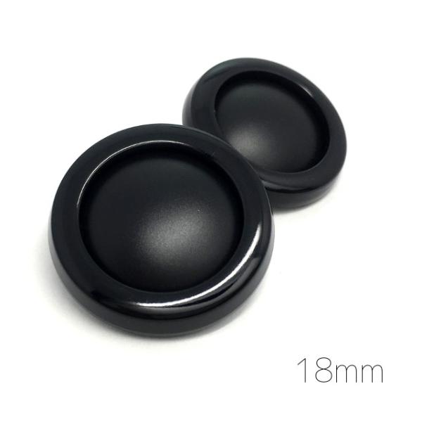 【発売日：2017年09月15日】レトロな雰囲気のブラックのボタンです。ブラックフォーマルやコート・ジャケット、ハンドメイドのボタンピアスや、アクセサリーのパーツとしておすすめです♪中がつや消し、外のフレームがつや有りのナイロンの組みわせタ...