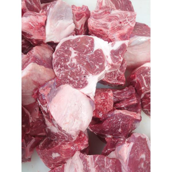 黒毛和牛または、交雑牛の牛スネ肉でお届けします。いけだあか牛のスネに入荷があまりに少ないため、牛スネブロックを新しく販売します。国産牛の商品名ですが、基本は黒毛和牛または交雑牛でお届けとなります。等級指定無しとなり、写真の様なA4黒毛和牛の...