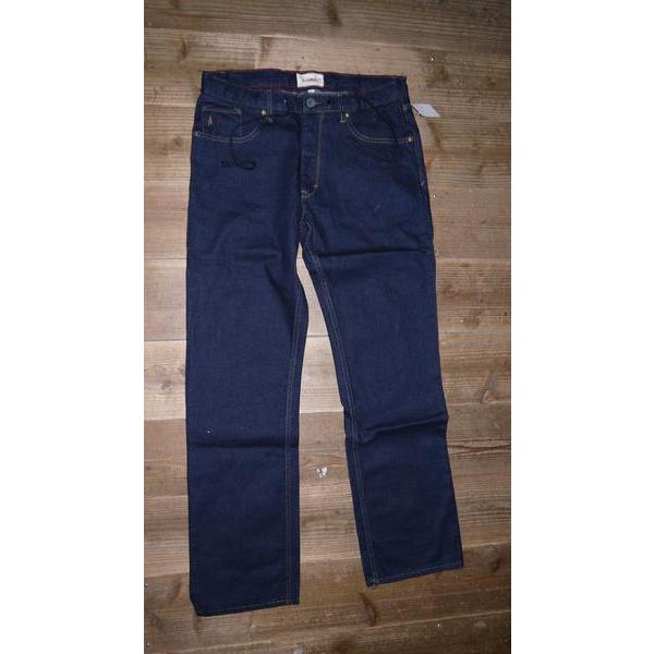 商品詳細メーカー 　ALTAMONT (MENS)サイズ 33 目安　ウエスト83cm　股下81cm 腿31cm　裾23cmです。定価 \9500＋税新品ALTAMONT　デニムパンツです。　バックポケットのロゴがかっこいいです。