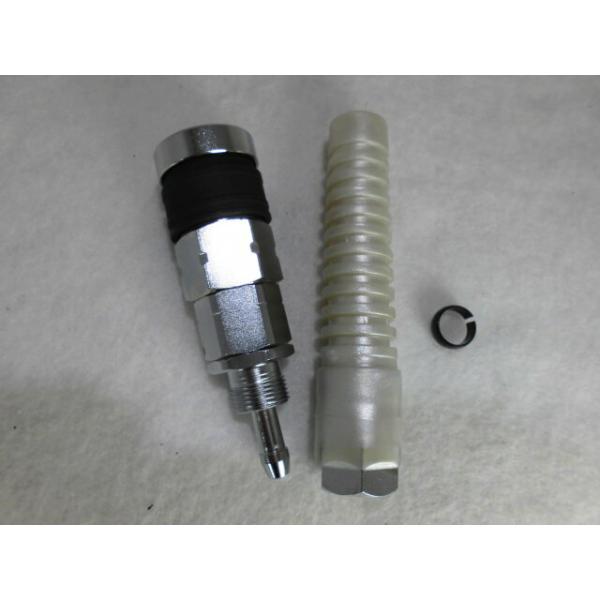 MACHとっても便利なカプラが新登場！！　中間スリーブ式エアチャック採用で不意の離脱を防ぎます。！！またロータリーチャック装備で絡まったホースのよれを軽減！！カラーもパールホワイト仕上げで、とってもエレガントになりました。価格もお値打ちにな...