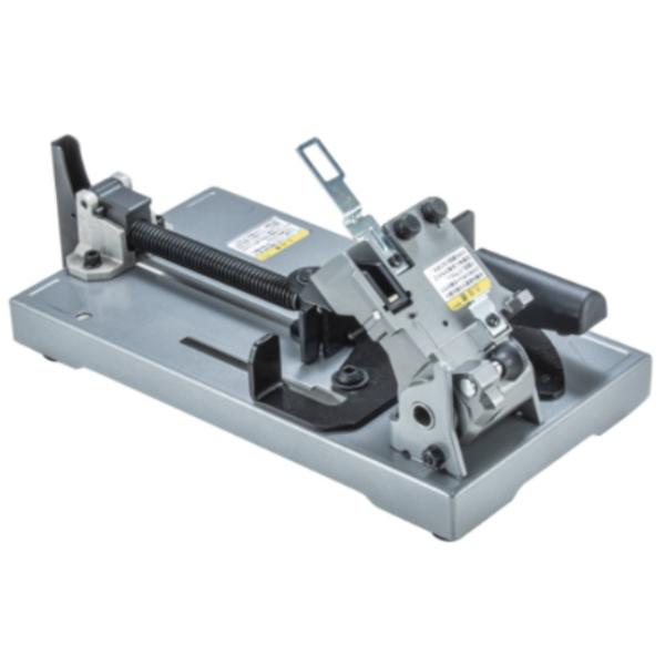 マキタ　makitaバイススタンドセット品A-00550※バイススタンドは金工切断専用です。■特長スタンド使用で精度よく安定切断取付簡単、部材の斜め切断にも対応材料をしっかり固定させ、高精度切断■チップソーカッタを簡単取付(1)「フック(2...