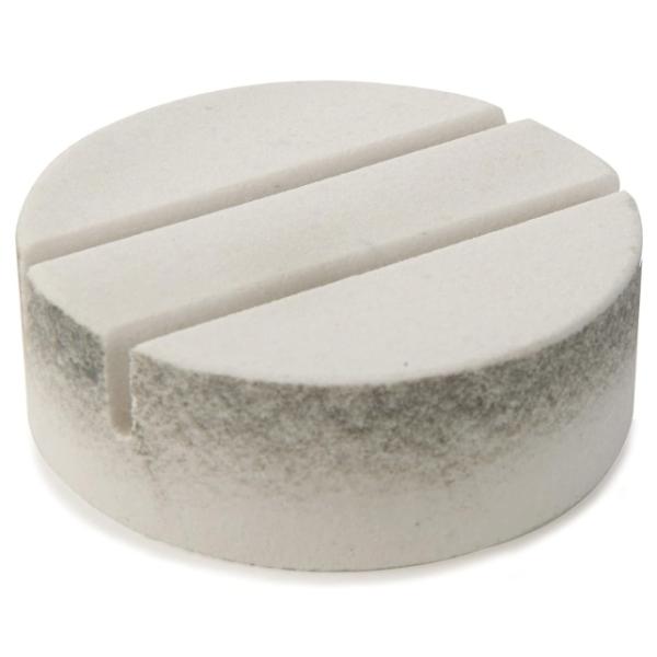 シャプトン SHAPTN復活砥石商品番号：シ0505重さ：約260g砥石表面の汚れを除去するドレッシング用砥石汚れなどの目づまりにより初期の研ぎ感覚が得られなくなった時にご使用下さい。復活砥石には二本溝のある面（表面）と平らな面（裏面）があ...