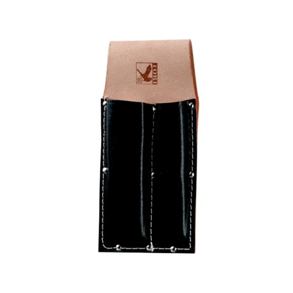 ふくろ倶楽部 FUKURO CLUBTOBI のみ差(C) 2丁用 黒NC-33■特長革にこだわるすべての職人たちへ。(C)：黒型押し■仕様・材質：本革・サイズ：H250(160)xW115xD30mm※天然素材の使用と手作りのため、色柄や...