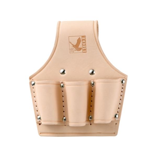 ふくろ倶楽部 FUKURO CLUBTOBI ペンチ差(B) 3丁差PB-03■特長革にこだわるすべての職人たちへ。(B)：縫い■仕様・材質：ヌメ革・サイズ：H170(62)xW150xD35mm※天然素材の使用と手作りのため、色柄や形・サ...