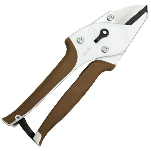 みきかじや村 楽なんです 剪定鋏 胡桃(くるみ)TS178■特長楽なんですは『楽』がいっぱい。誰でも軽く切れるアンビルタイプ。腱鞘炎になりにくく手への振動が少ないアンビル型を採用。受け刃が樹脂でさらに衝撃を和らげている。刃は独自特許(特許第...