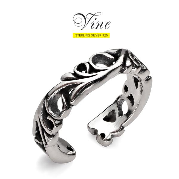 アラベスク（唐草模様）をモチーフにしたシルバー925製イヤーカフです。いくつもの曲線が細長いライン状に集約されたデザイン。耳にかけるイヤカフなのでピアス穴がなくてもOK。素材は、本格的な仕様のシルバー925で作られています。※装着の度に調節...